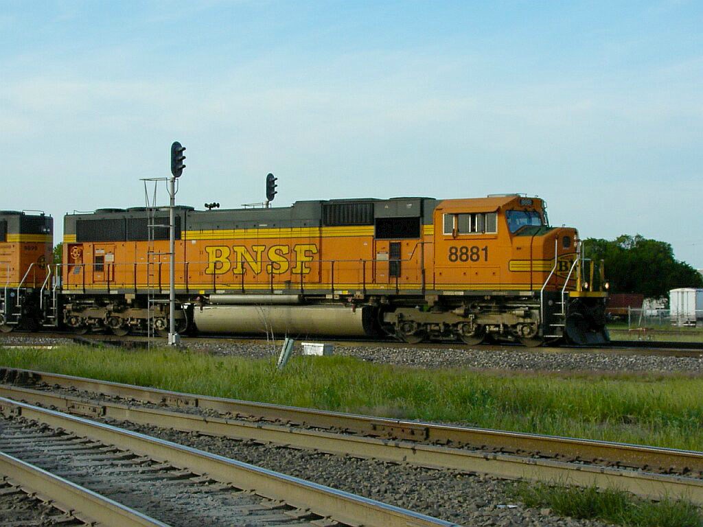 BNSF 8881